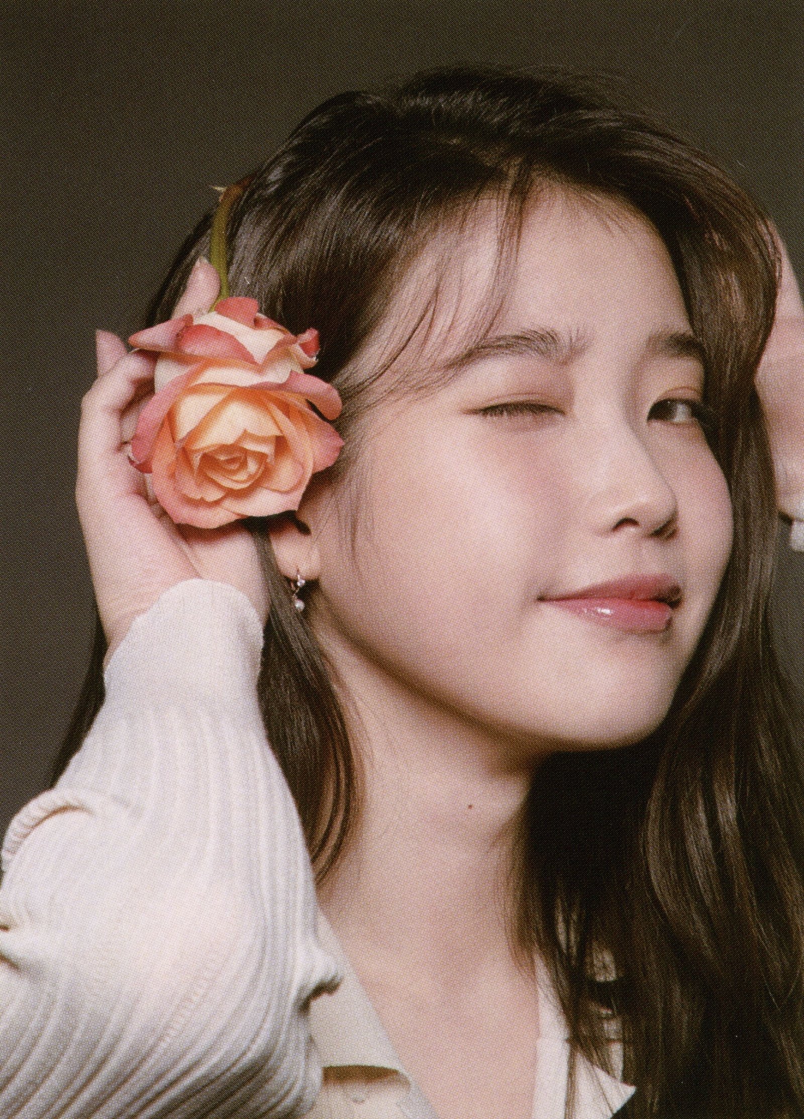 IU K pop Asian actress winking 2k wallpapersbin